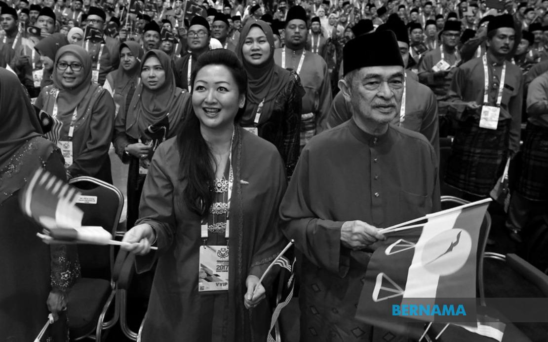 Tributes Flow For Tun Abdullah: A Humble Statesman Remembered By ...