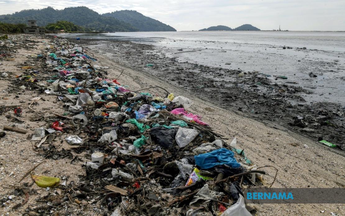 MBPP's Daily Coastal Clean-Up At Permatang Tepi Laut Beach